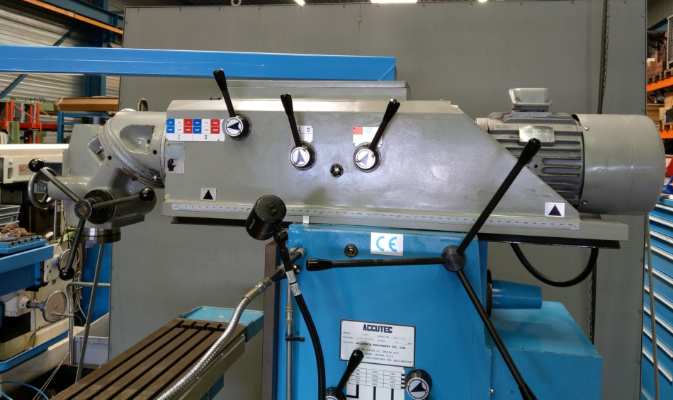 Accutec - Verkocht model : 2500M Freesmachines Machinehandel De Leeuw
