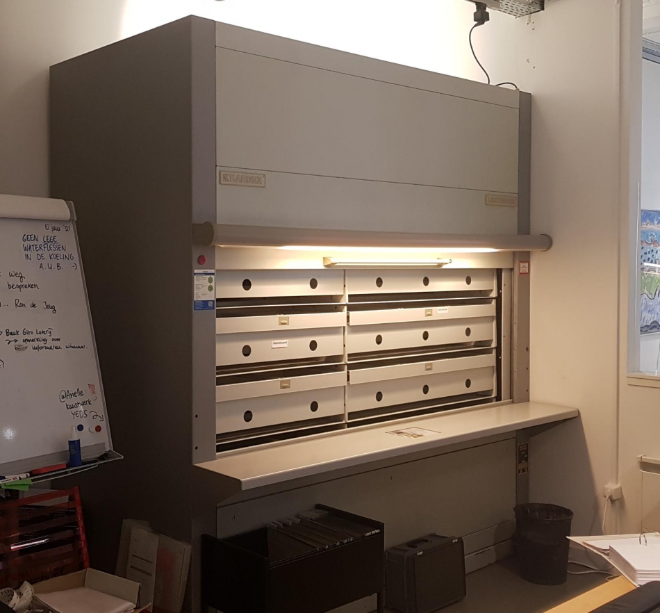 Kardex paternosterkast - verkocht Hoogte : 2500 mm VLM Vertical Lift ...